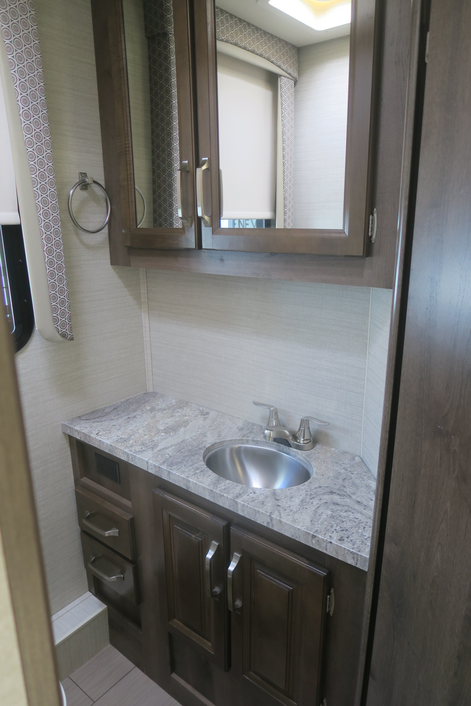 USED 2019 GREYHAWK 29MV - Overview | Berryland Campers