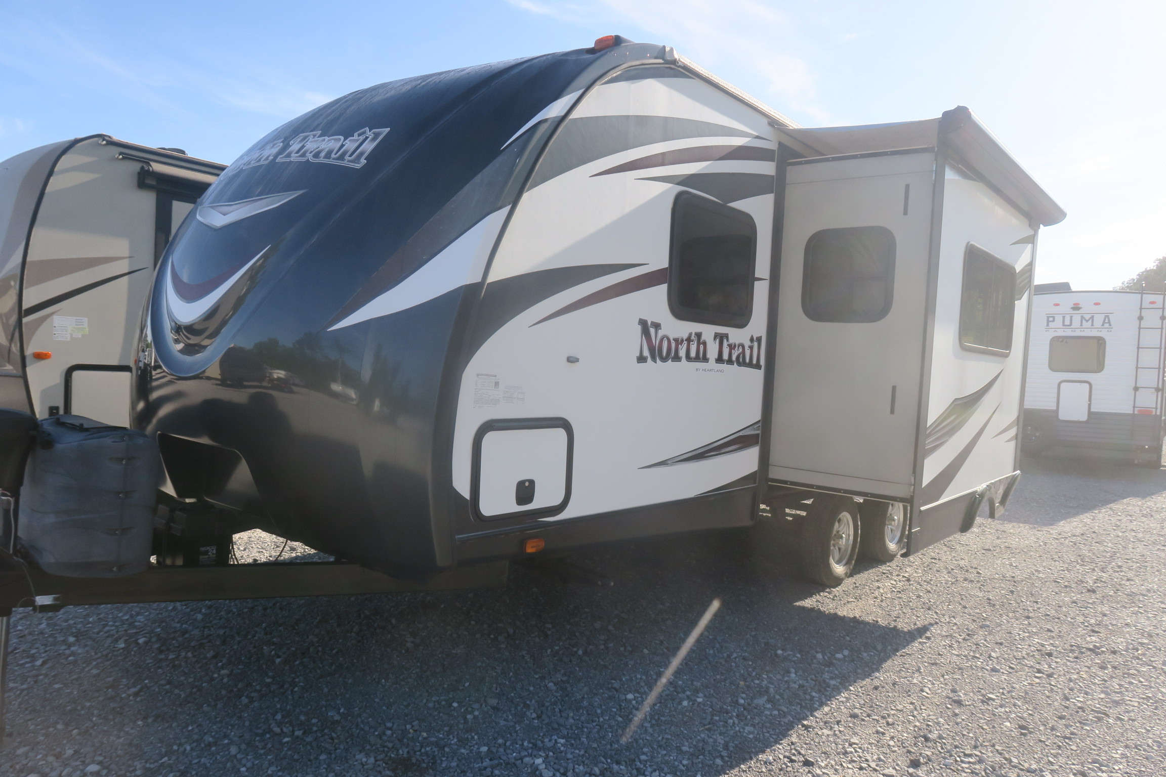 USED 2015 NORTH TRAIL 22RBK - Overview | Berryland Campers
