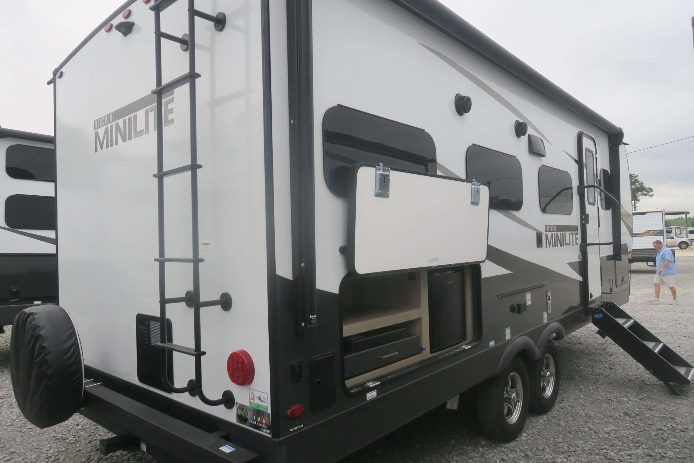 NEW 2024 ROCKWOOD MINI LITE 2517S - Overview | Berryland Campers