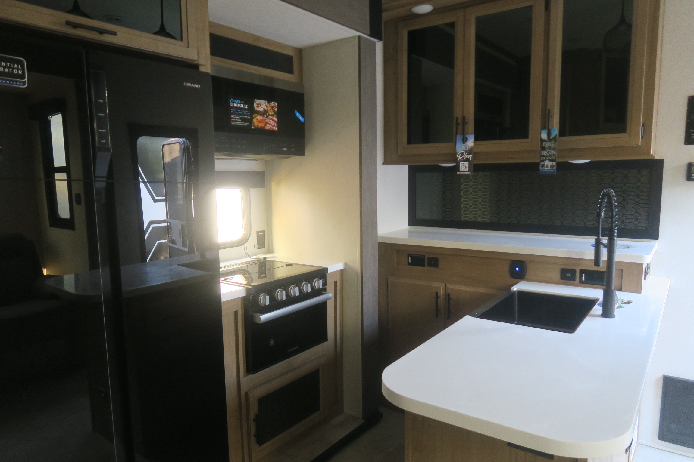 NEW 2024 VENGEANCE ROGUE ARMORED 351G - Overview | Berryland Campers