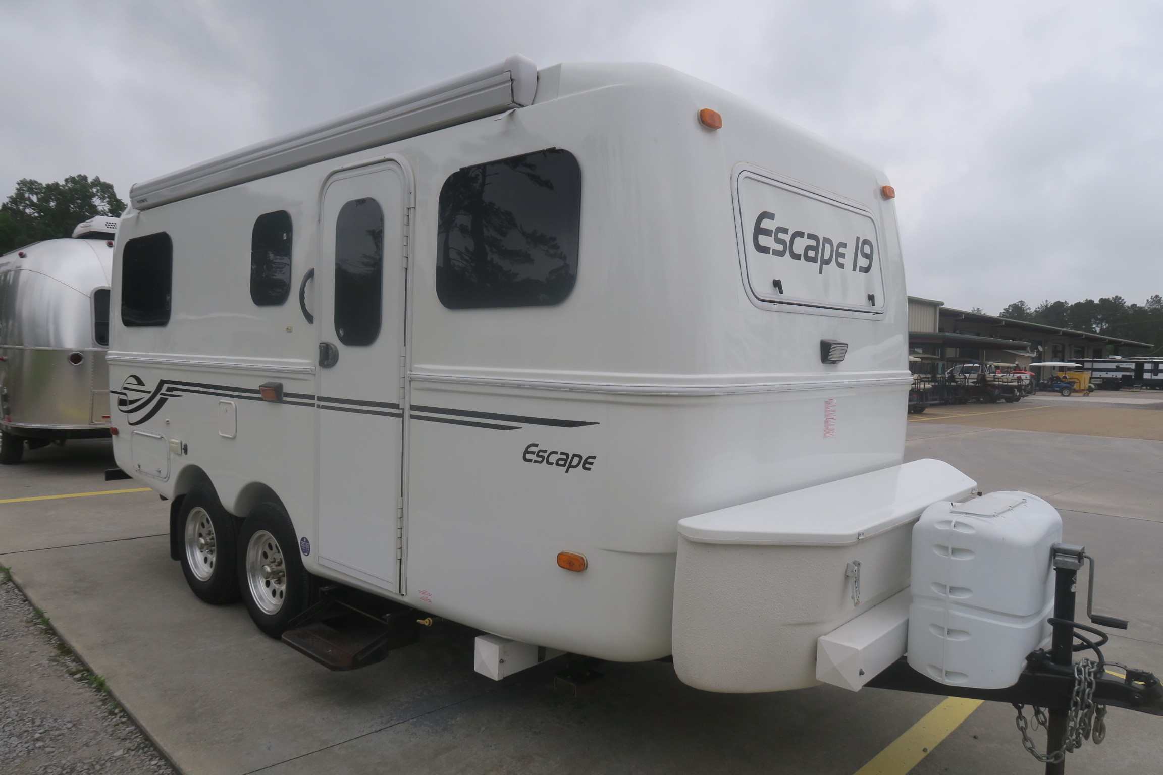 USED 2017 ESCAPE 19 - Overview | Berryland Campers