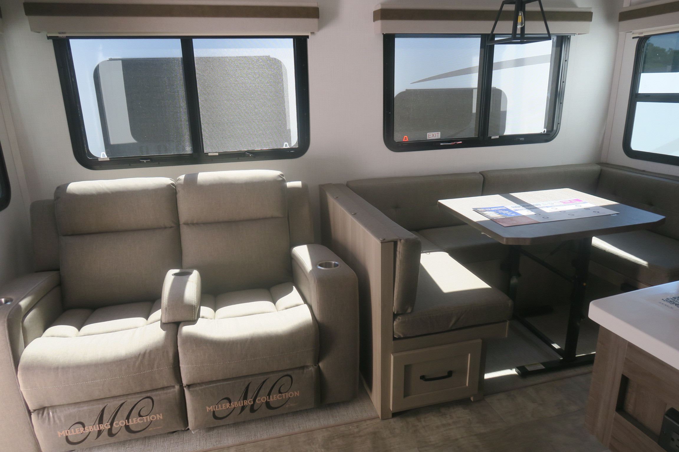 NEW 2024 ROCKWOOD SIGNATURE 8336BH - Overview | Berryland Campers