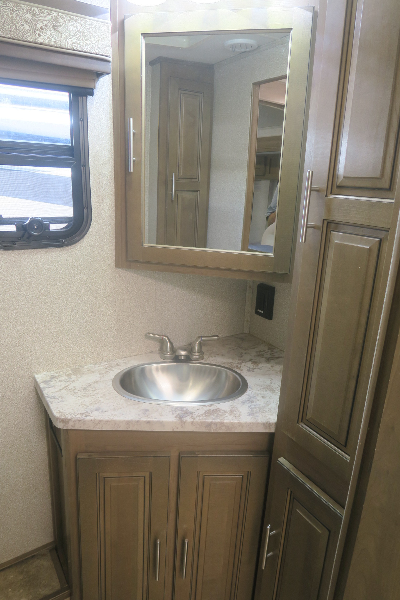 USED 2018 GEORGETOWN 31R5 - Overview | Berryland Campers