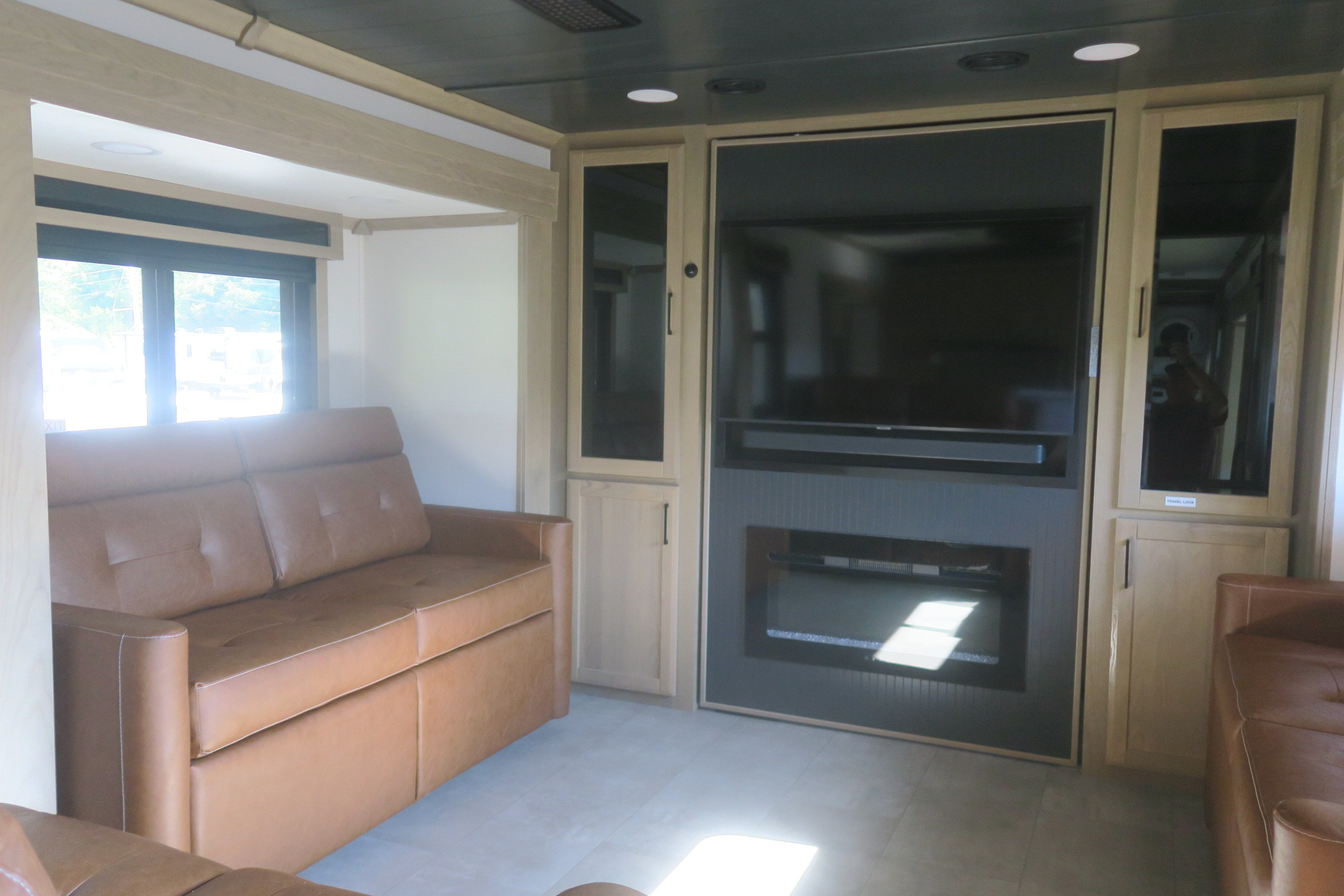 NEW 2024 RIVERSTONE LEGACY 425FO - Overview | Berryland Campers