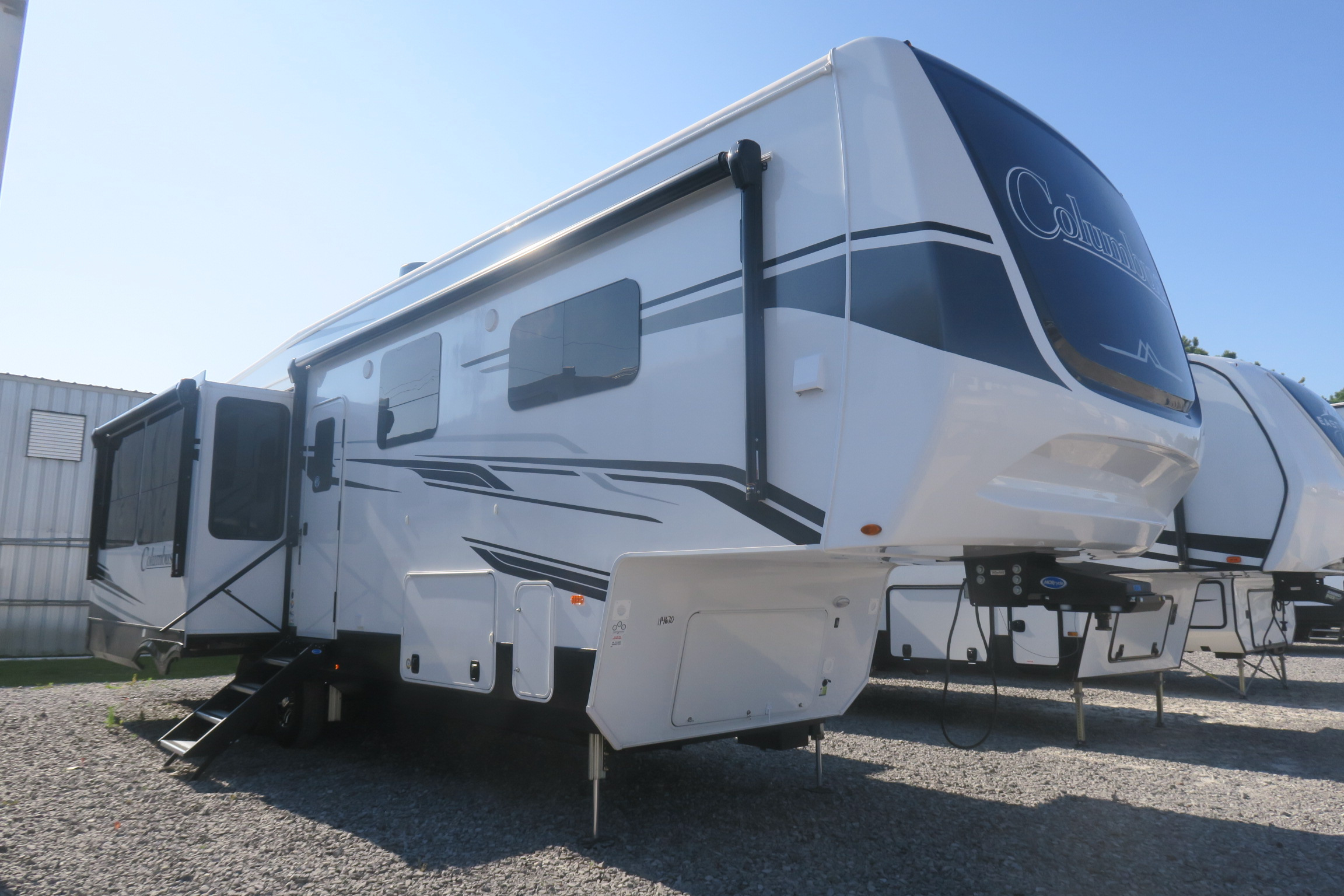 NEW 2024 COLUMBUS 329DV - Overview | Berryland Campers