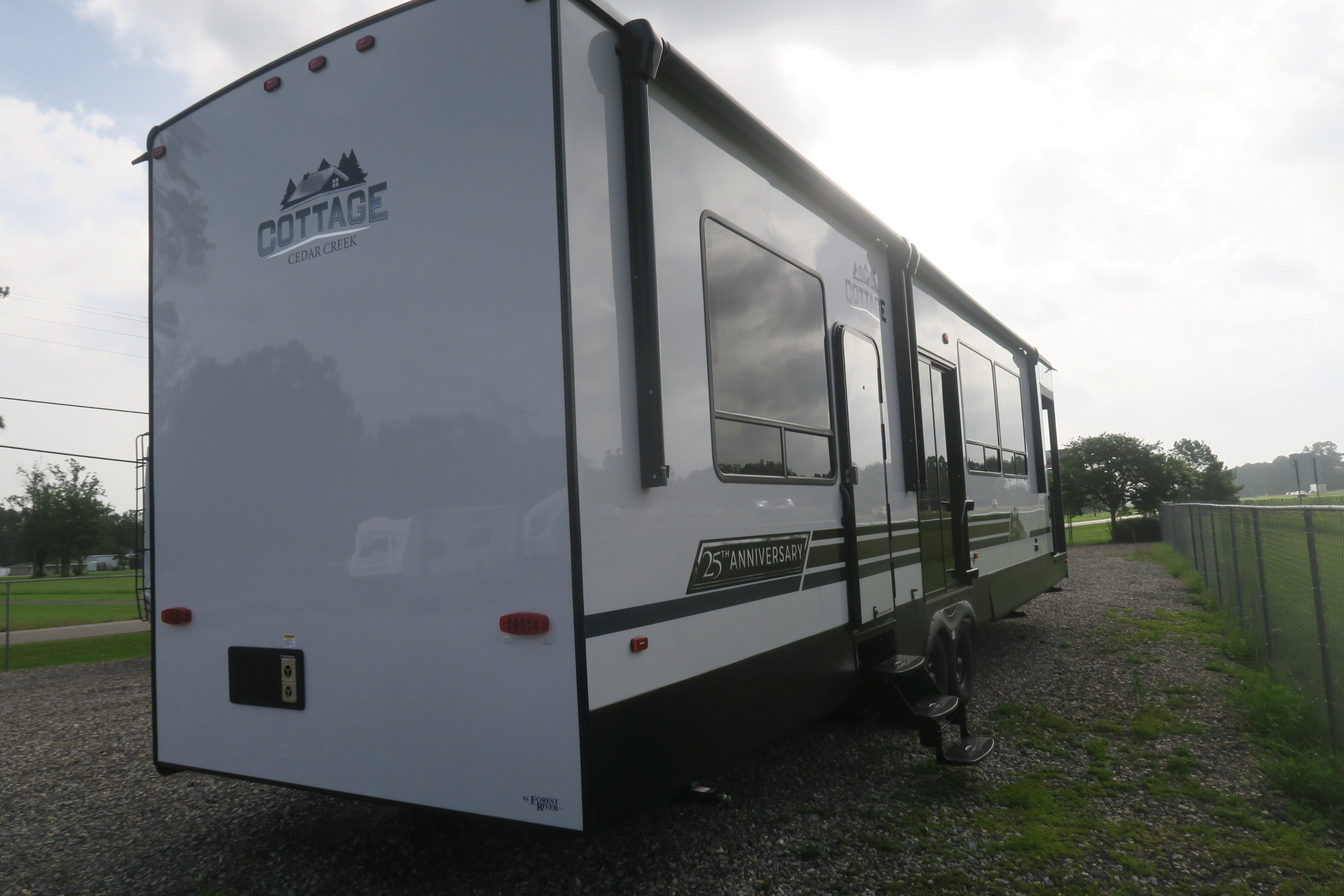 NEW 2024 CEDAR CREEK COTTAGE 40CFD - Overview | Berryland Campers