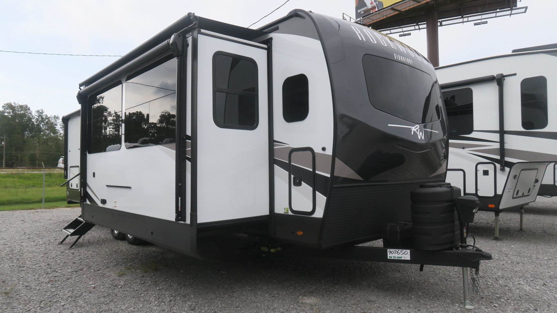 NEW 2025 ROCKWOOD SIGNATURE 8339FK - Overview | Berryland Campers