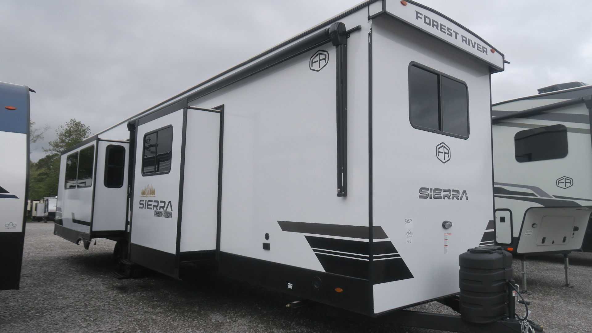 NEW 2025 SIERRA DESTINATION 395MMG - Overview | Berryland Campers