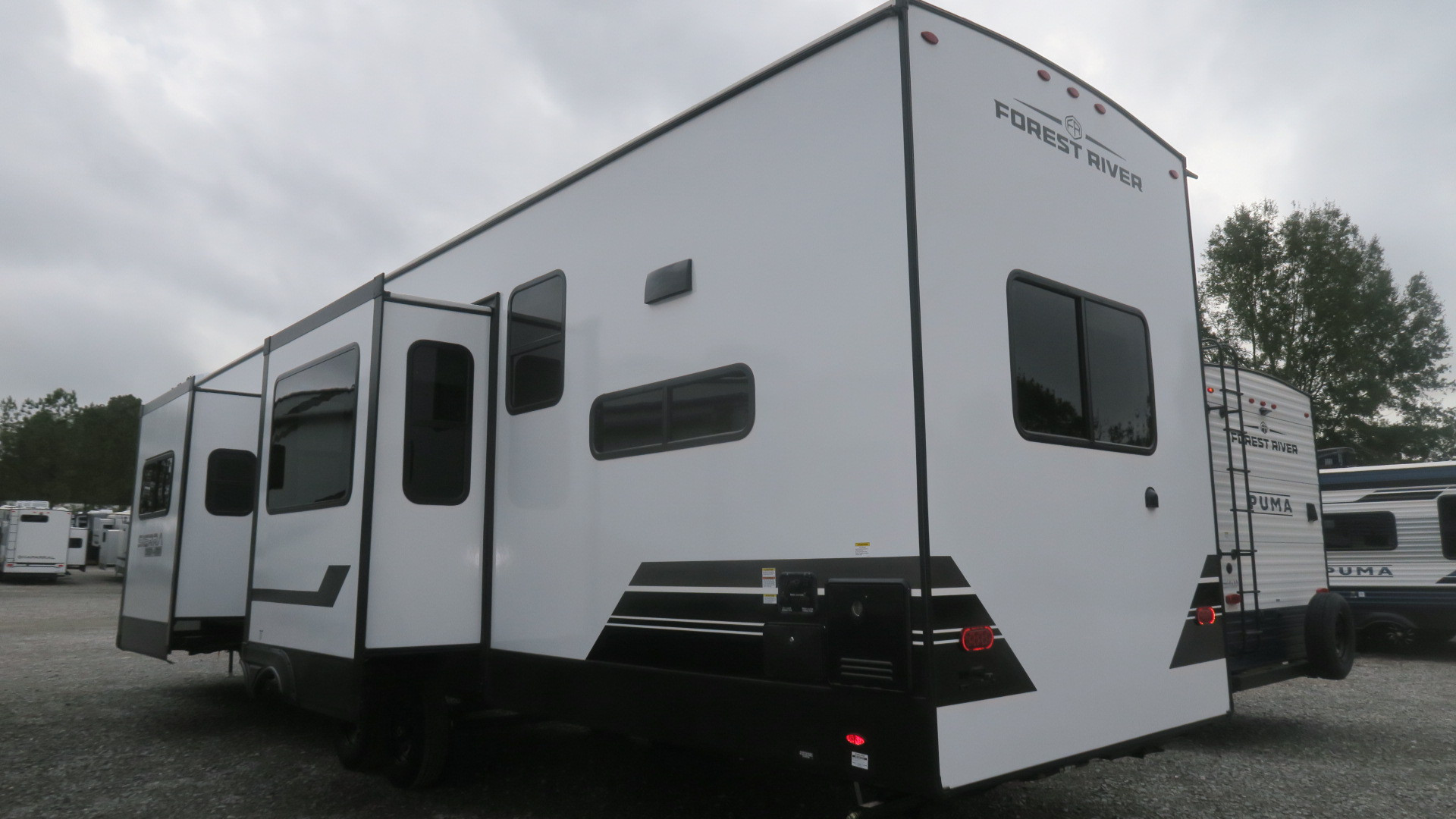 NEW 2025 SIERRA DESTINATION 395MMG - Overview | Berryland Campers