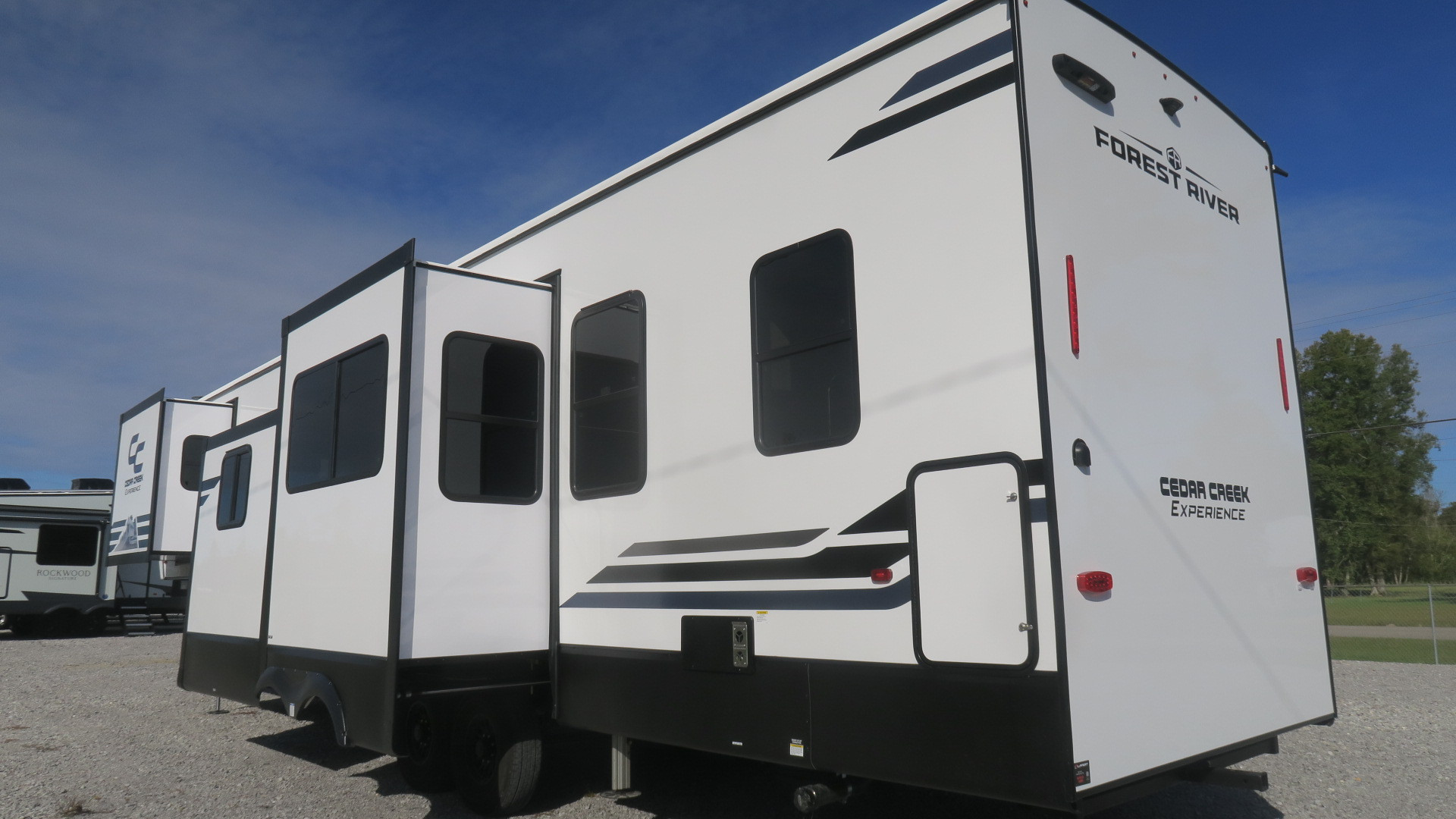 NEW 2025 CEDAR CREEK EXPERIENCE 39RKB - Overview | Berryland Campers