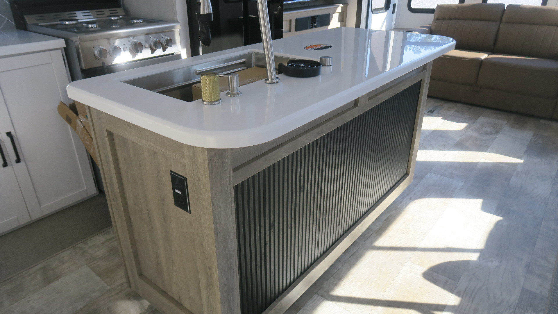 NEW 2025 PUMA DESTINATION 402LFT - Overview | Berryland Campers