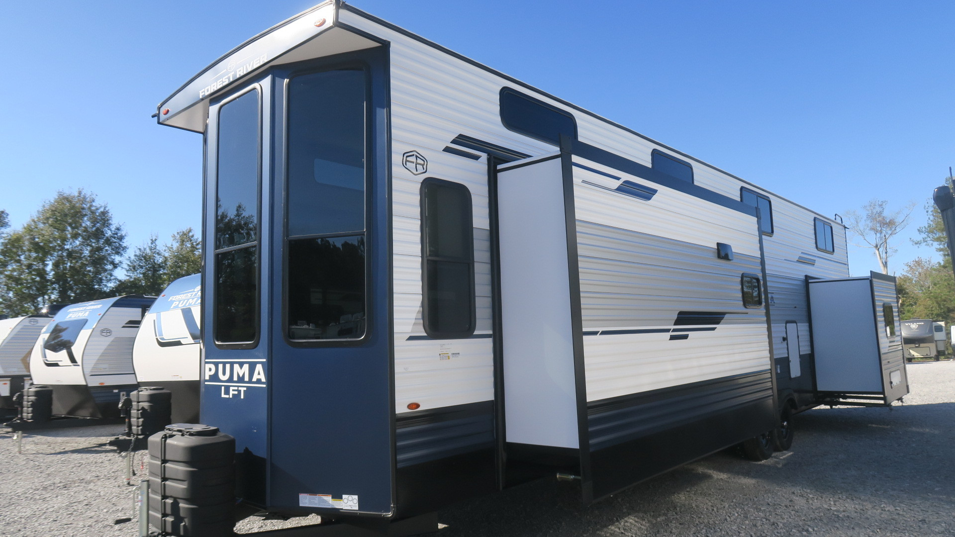 NEW 2025 PUMA DESTINATION 402LFT - Overview | Berryland Campers