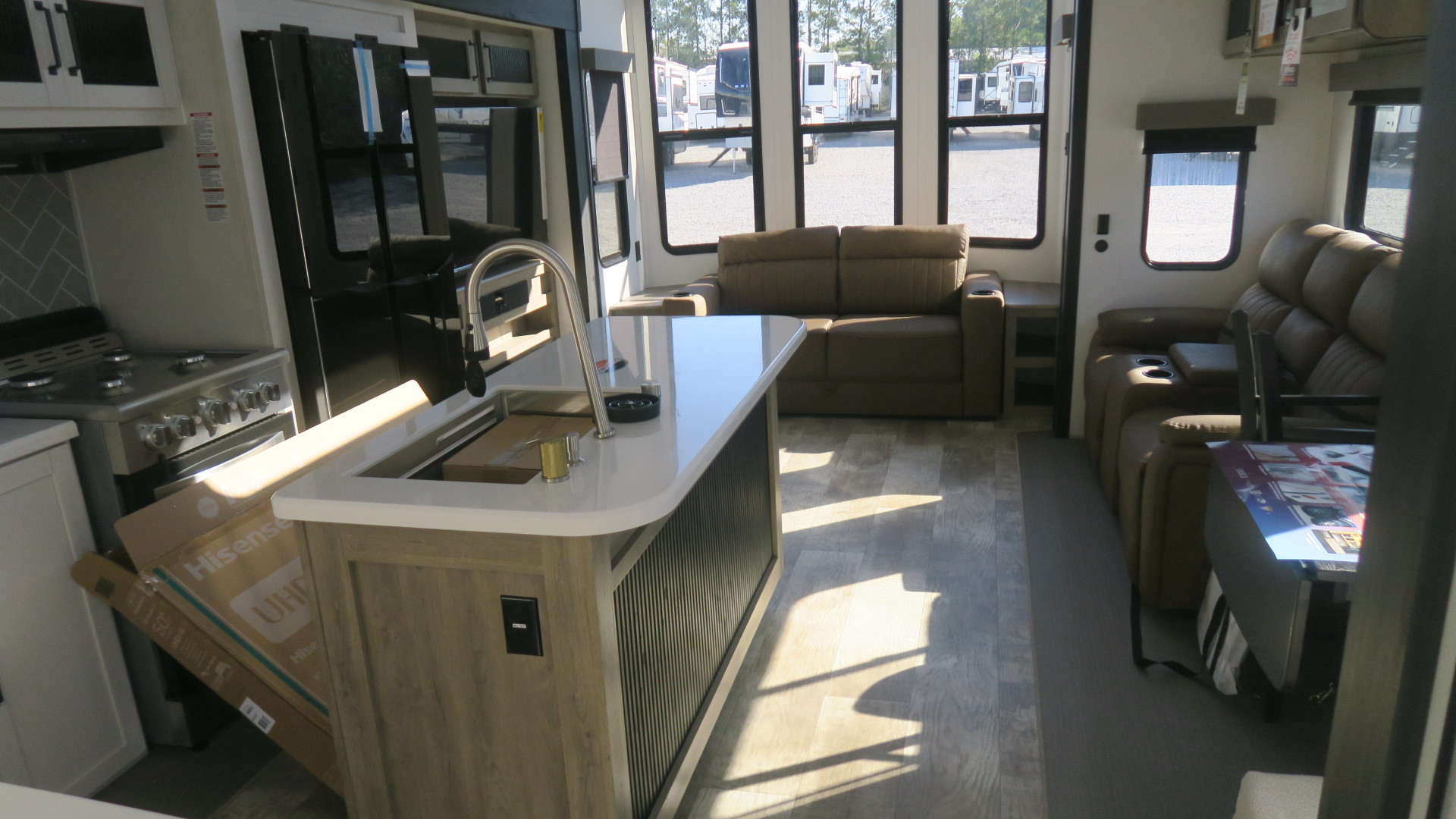 NEW 2025 PUMA DESTINATION 402LFT - Overview | Berryland Campers