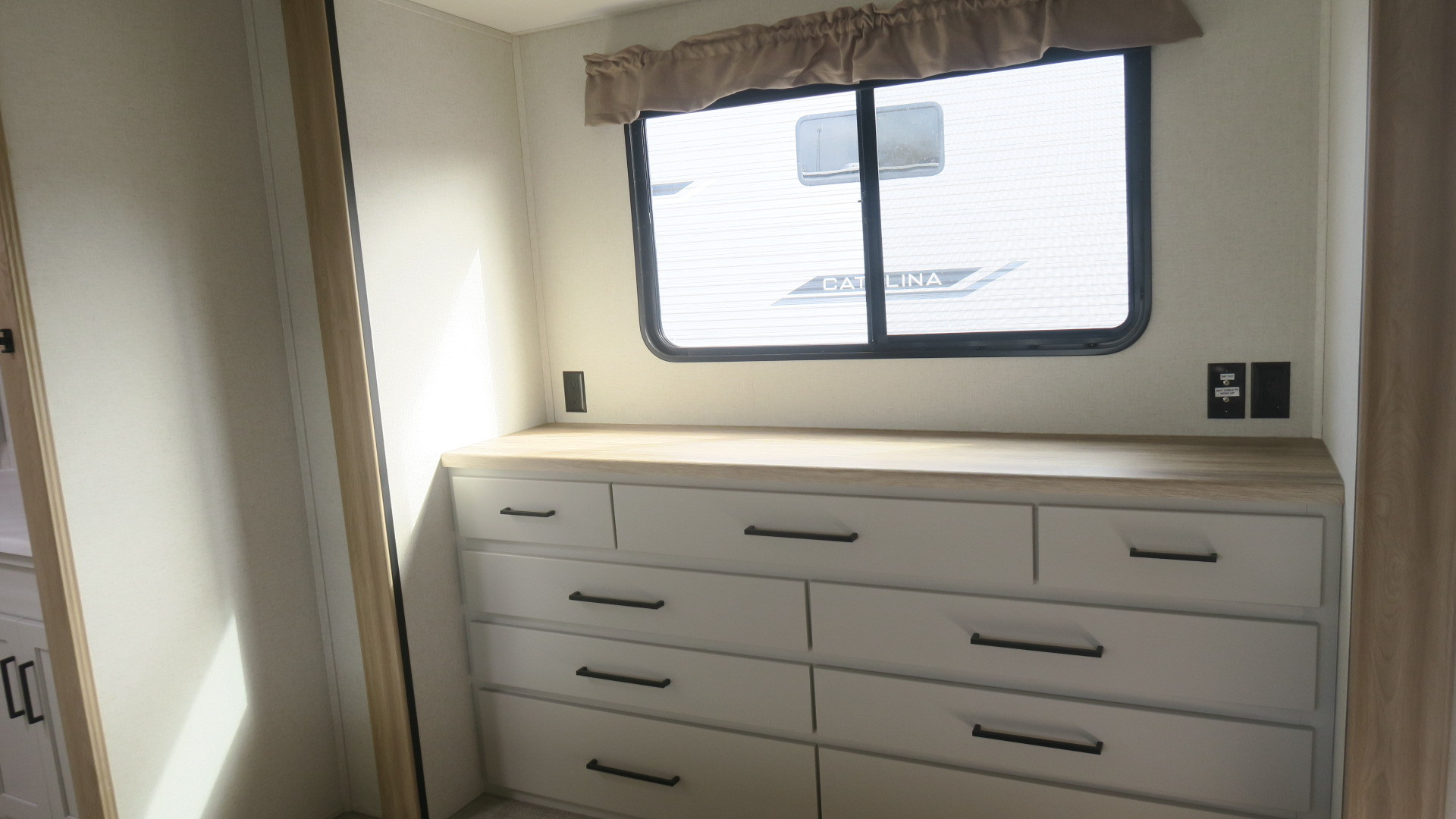 NEW 2025 SANDPIPER DESTINATION 395MMG - Overview | Berryland Campers