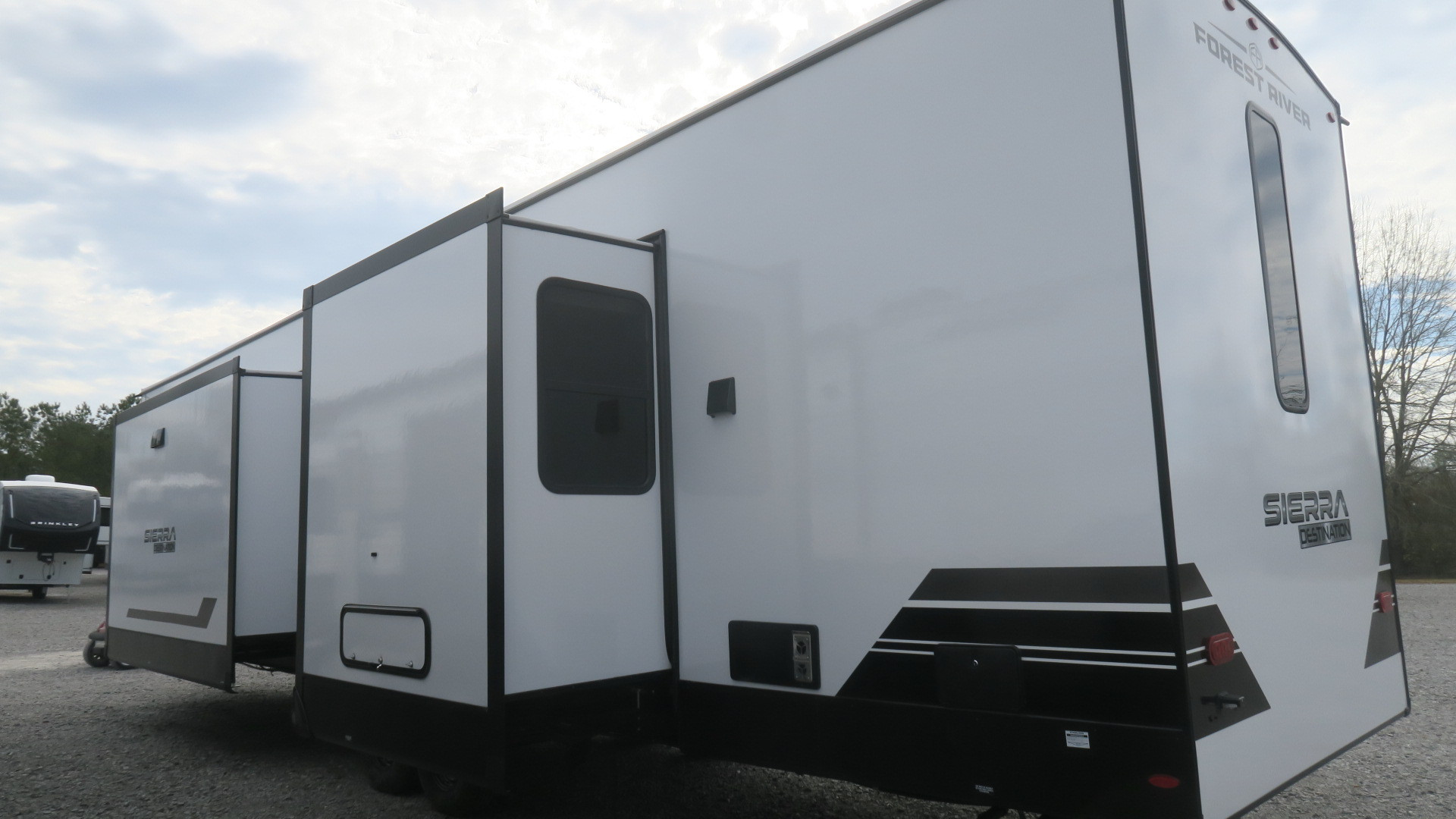 NEW 2025 SIERRA DESTINATION 388JW - Overview | Berryland Campers