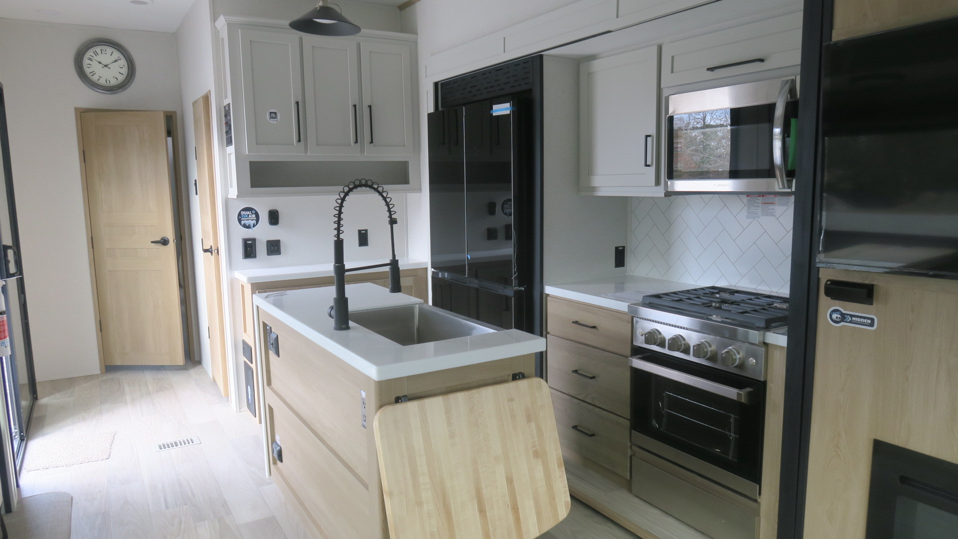 NEW 2025 SIERRA DESTINATION 388JW - Overview | Berryland Campers