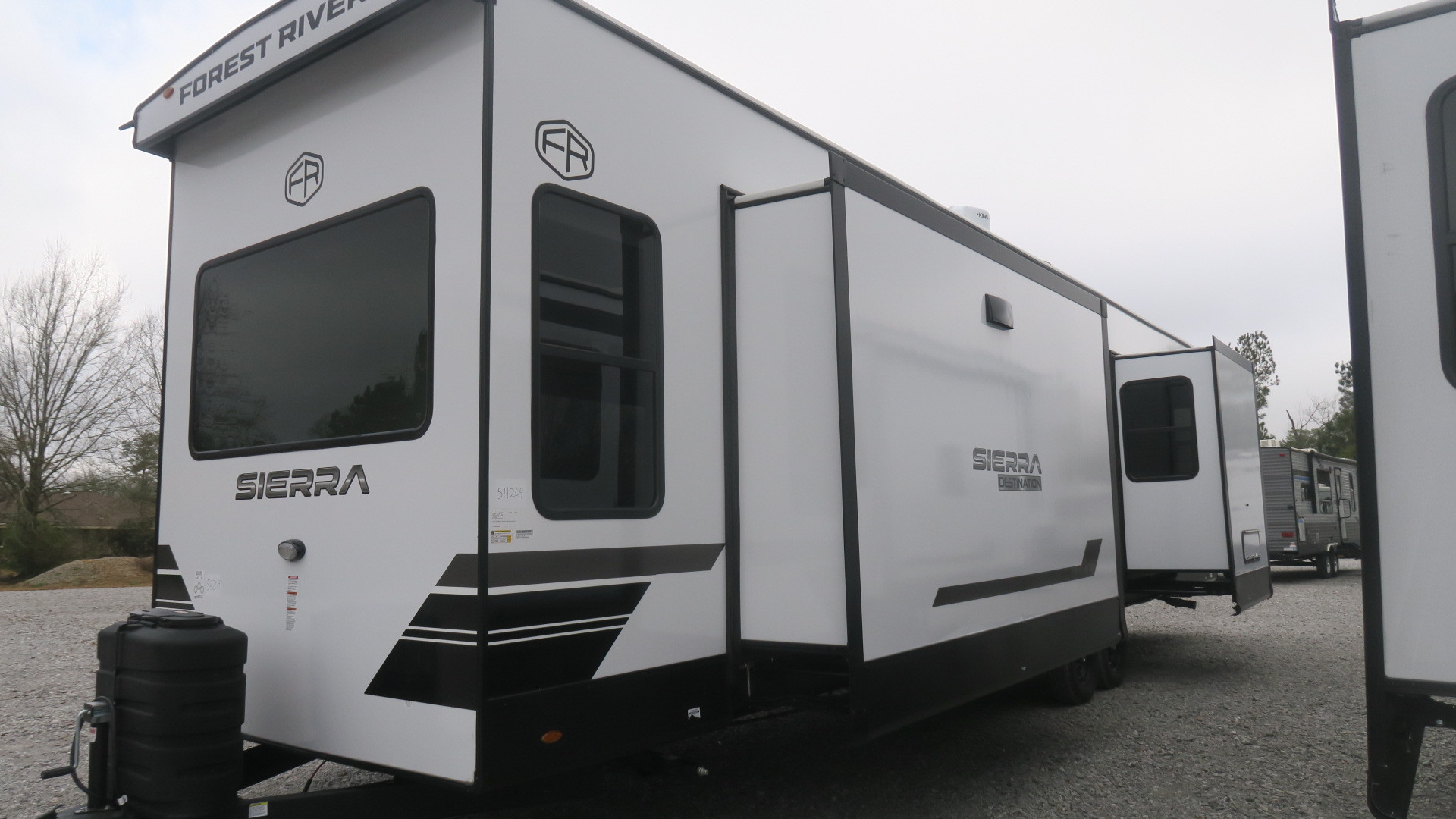 NEW 2025 SIERRA DESTINATION 388JW - Overview | Berryland Campers