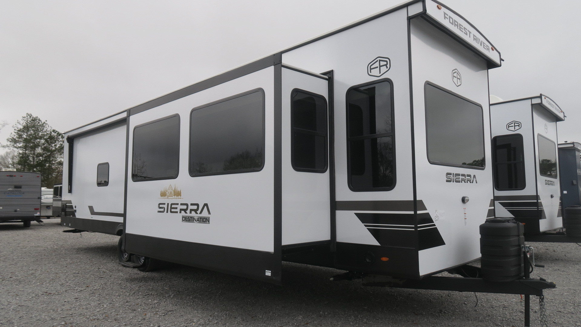 NEW 2025 SIERRA DESTINATION 388JW - Overview | Berryland Campers