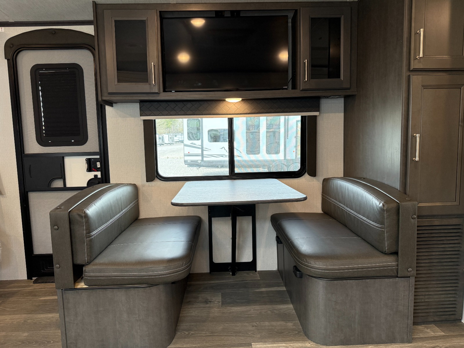 USED 2024 COUGAR HALF-TON 22 MLS - Overview | Berryland Campers