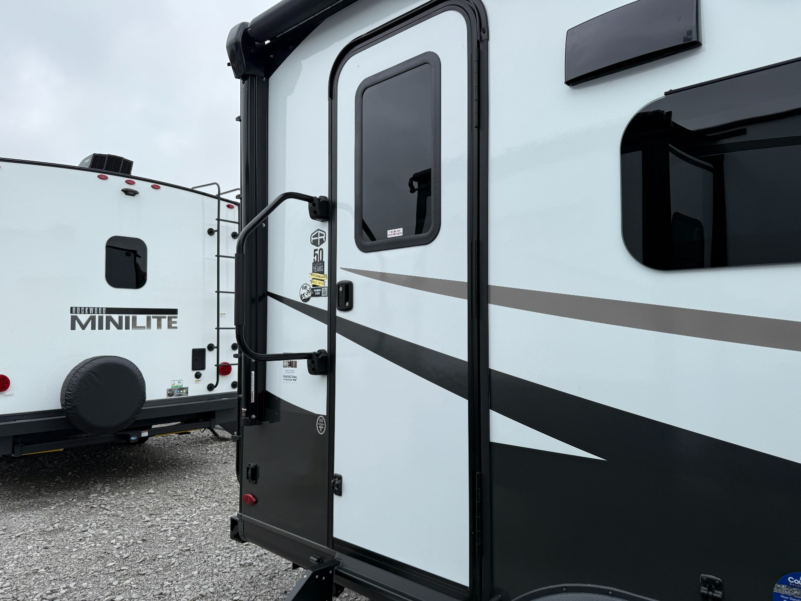 NEW 2025 ROCKWOOD MINI LITE 2109S - Overview | Berryland Campers