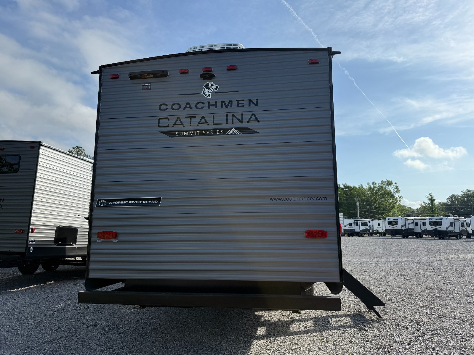 NEW 2025 CATALINA SUMMIT 281QBUNK - Overview | Berryland Campers