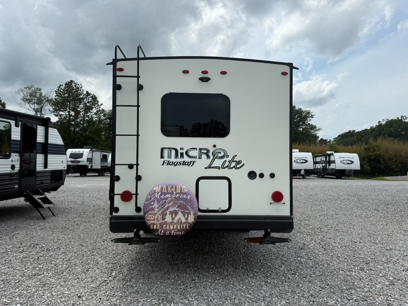 USED 2020 FLAGSTAFF MICRO LITE 25FKS - Overview | Berryland Campers