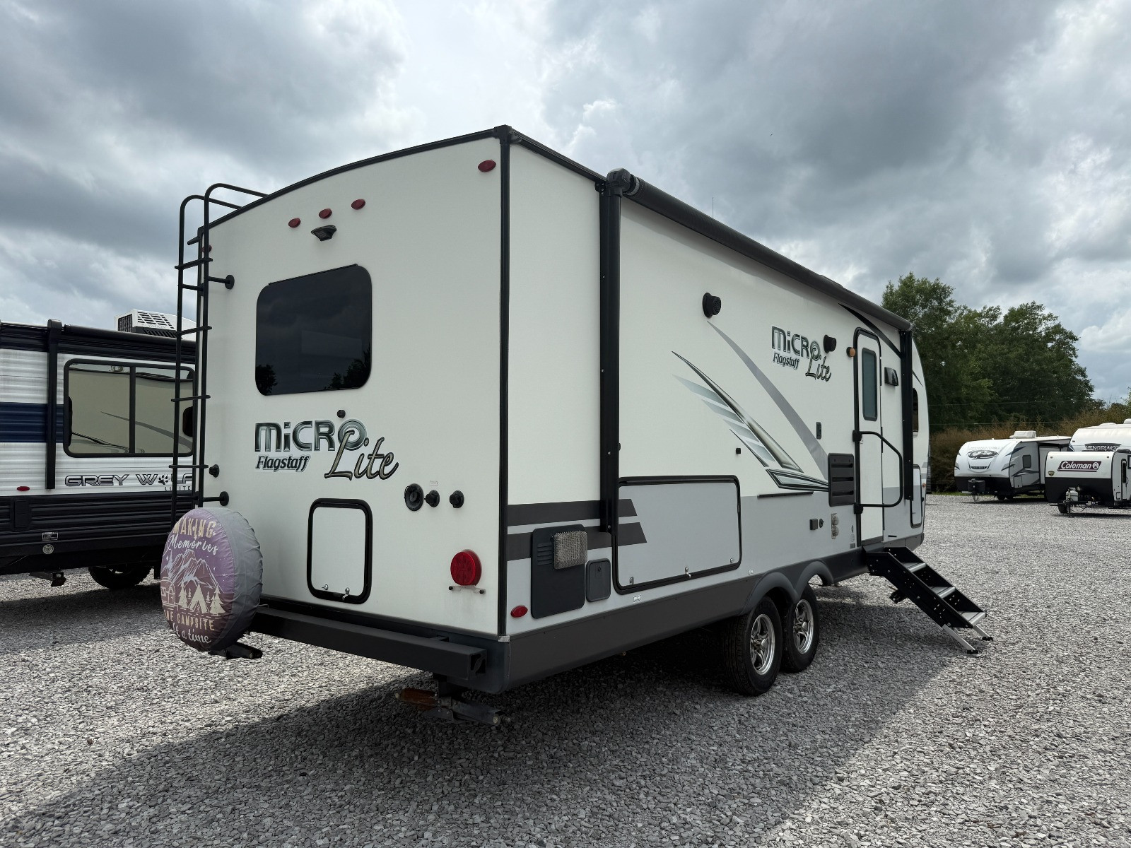 USED 2020 FLAGSTAFF MICRO LITE 25FKS - Overview | Berryland Campers