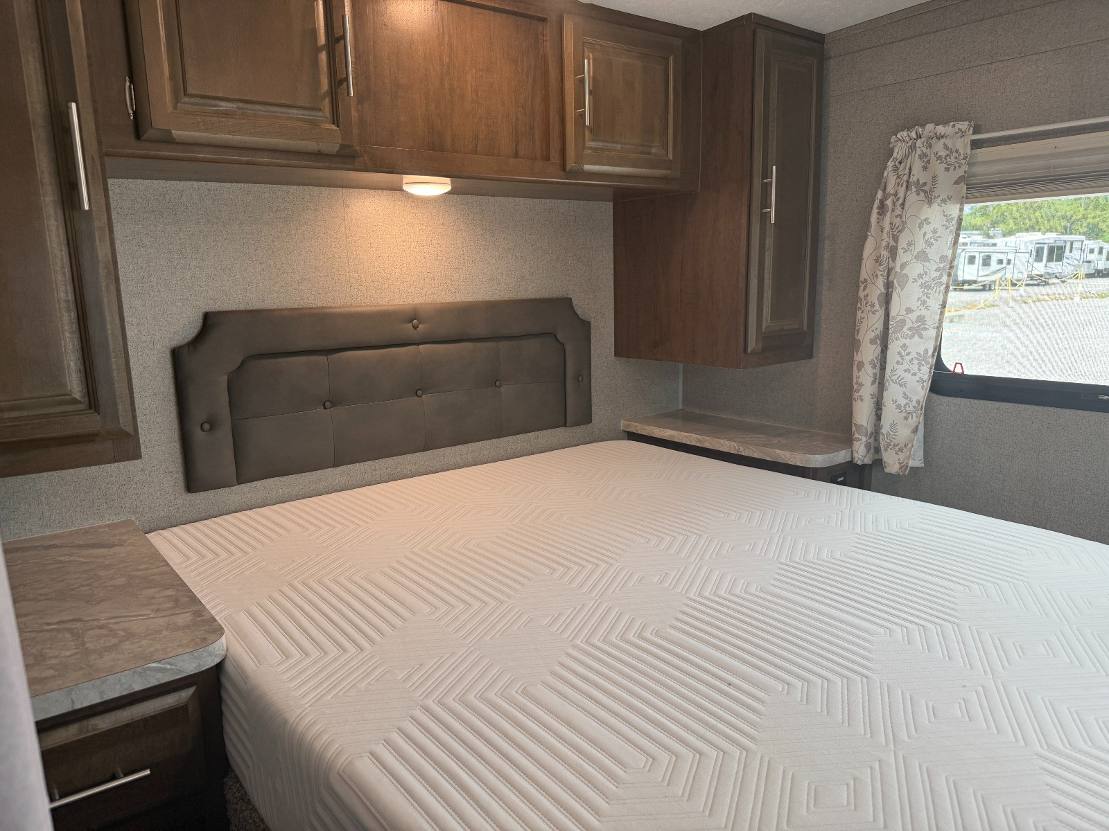 USED 2020 FLAGSTAFF MICRO LITE 25FKS - Overview | Berryland Campers
