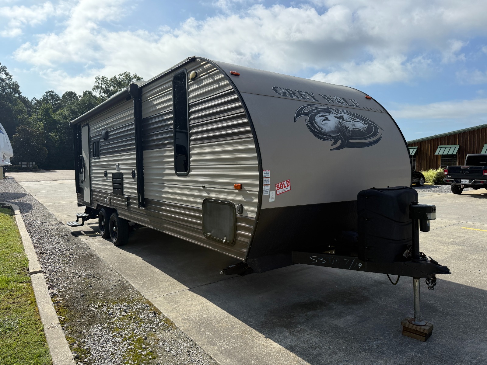 USED 2018 CHEROKEE 23MK - Overview | Berryland Campers