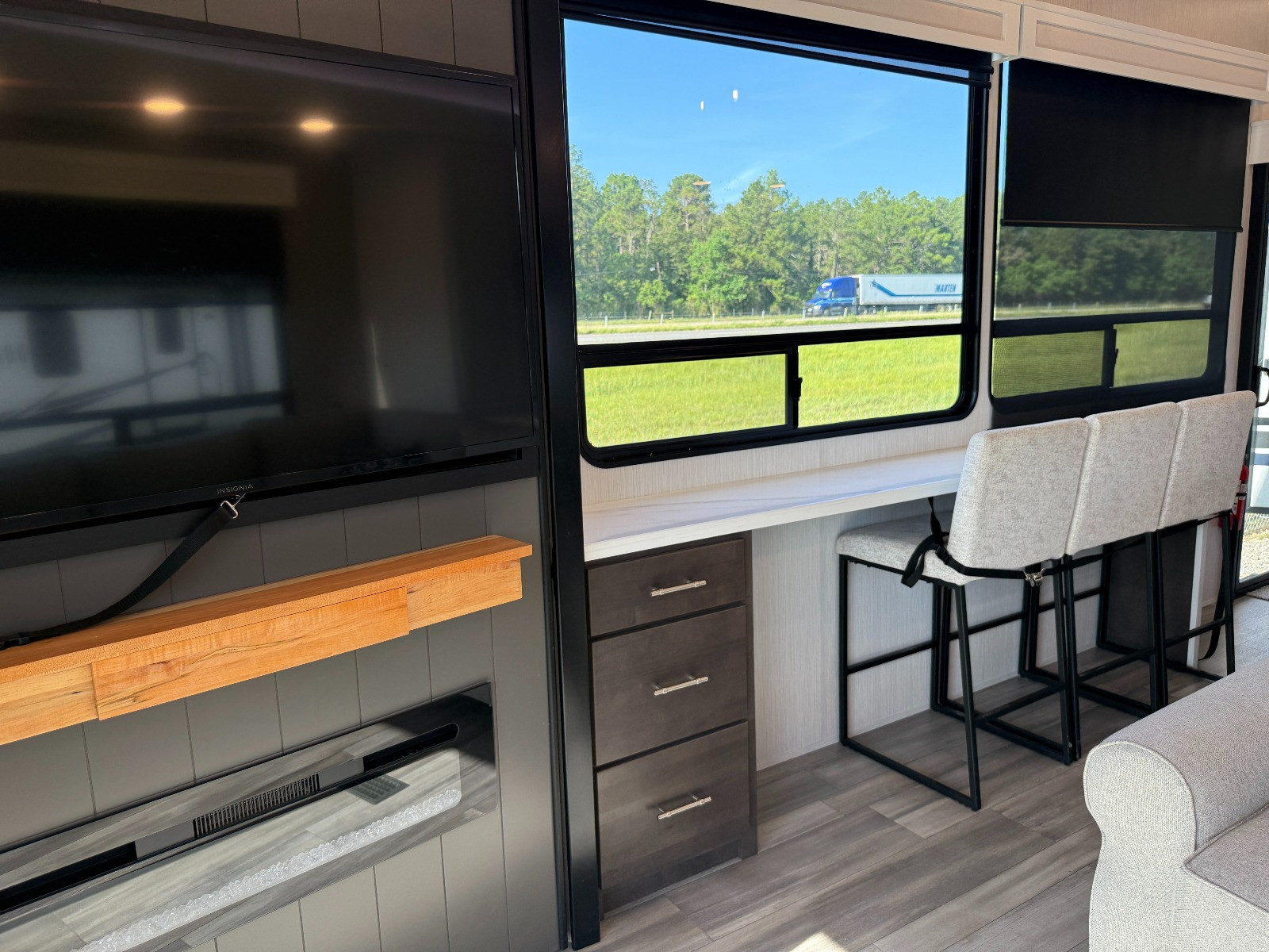 NEW 2024 CEDAR CREEK COTTAGE 40CFD - Overview | Berryland Campers