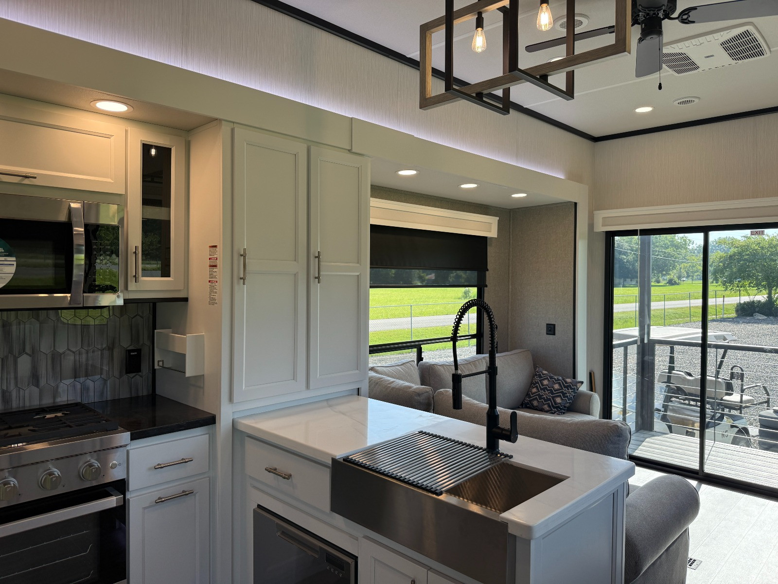 NEW 2024 CEDAR CREEK COTTAGE 40CFD - Overview | Berryland Campers