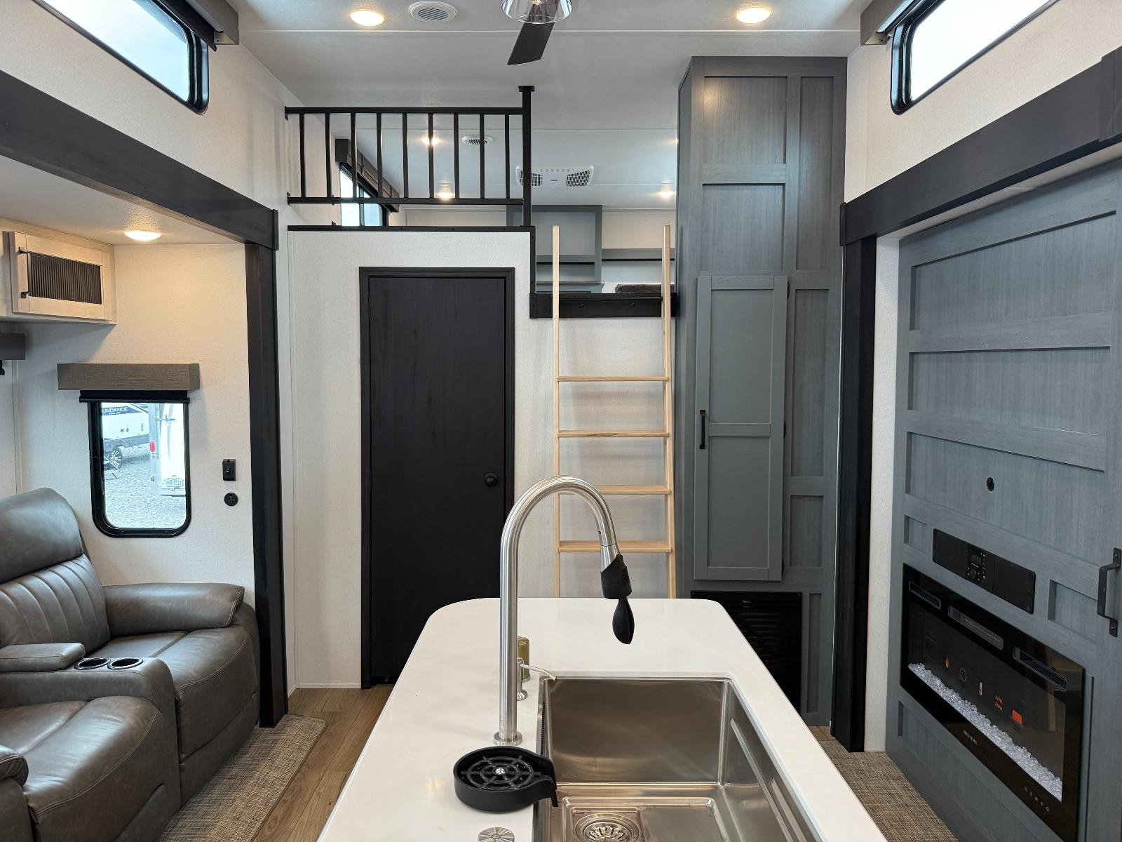 NEW 2026 PUMA DESTINATION 421LFT - Overview | Berryland Campers