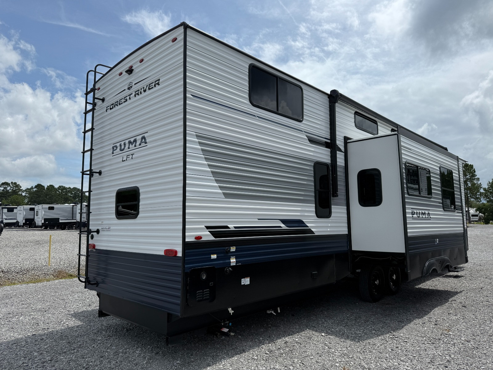 NEW 2026 PUMA DESTINATION 421LFT - Overview | Berryland Campers