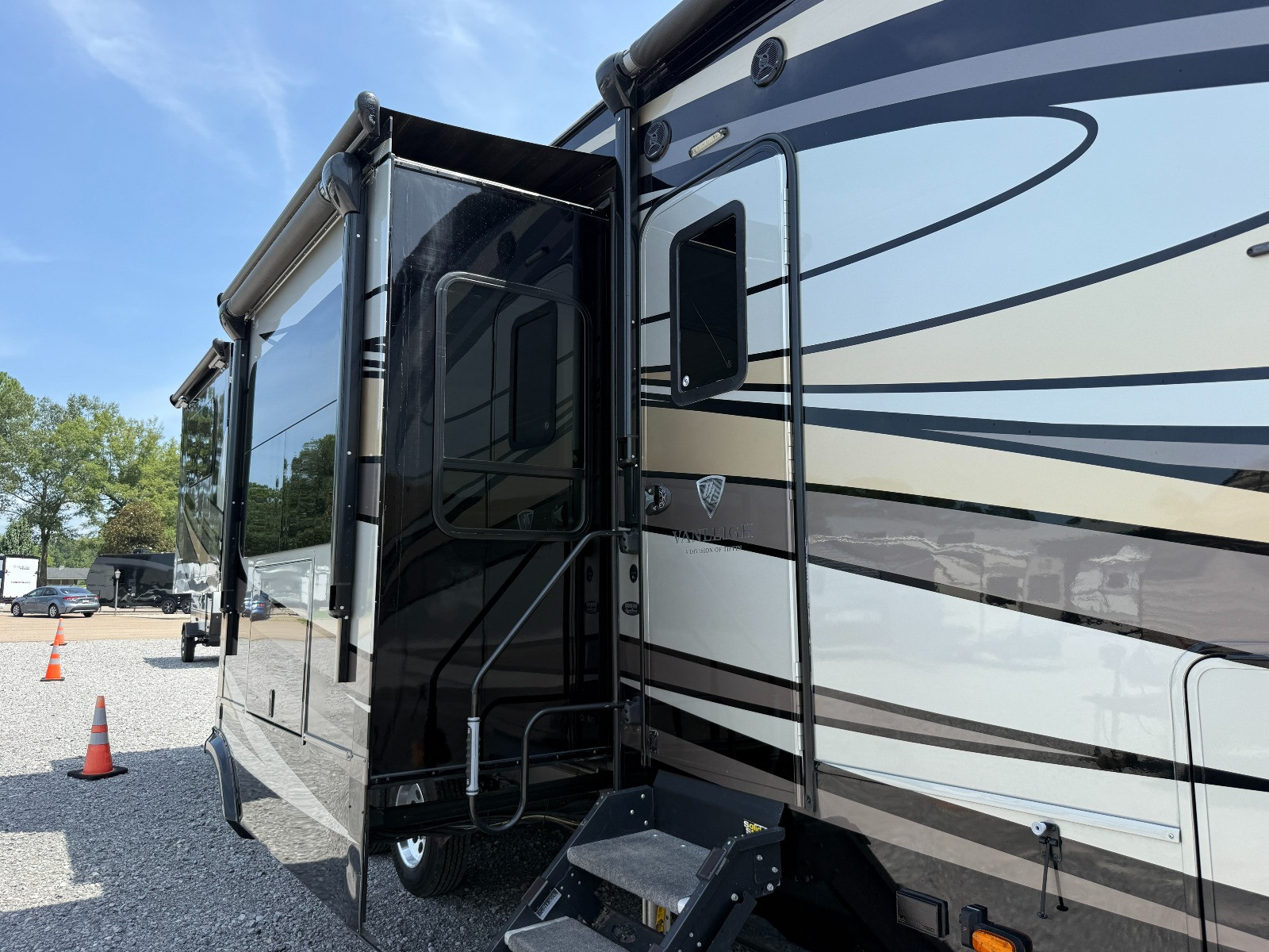 USED 2020 VANLEIGH BEACON 42RDB - Overview | Berryland Campers