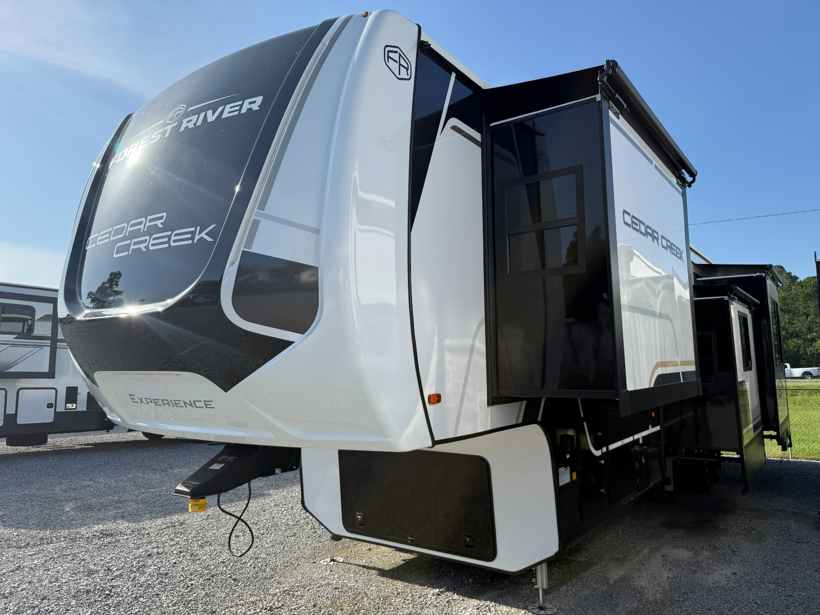 NEW 2026 CEDAR CREEK EXPERIENCE 39RKB - Overview | Berryland Campers