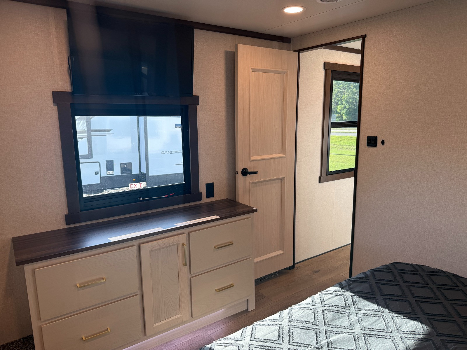 NEW 2026 CEDAR CREEK EXPERIENCE 39RKB - Overview | Berryland Campers