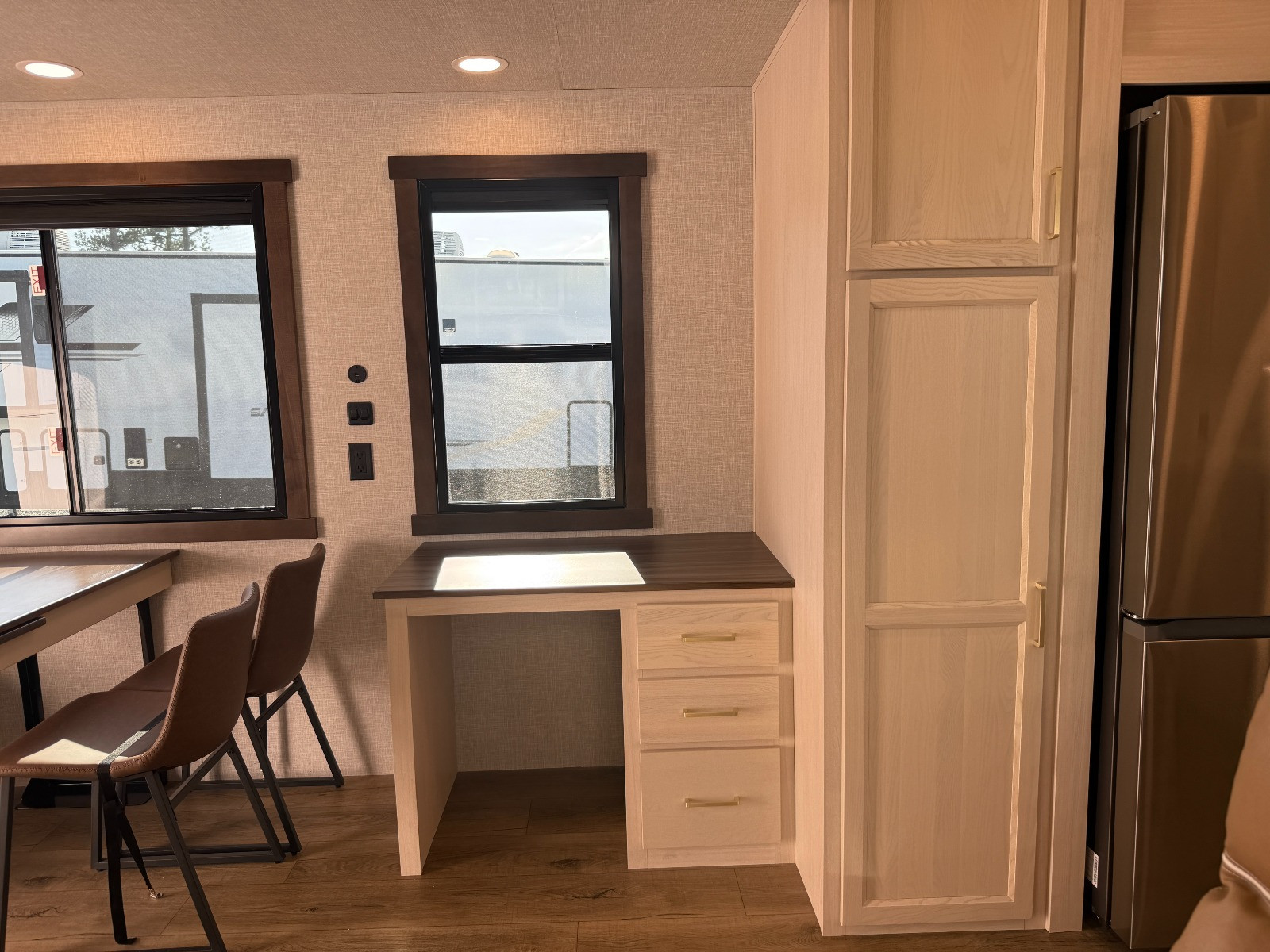 NEW 2026 CEDAR CREEK EXPERIENCE 39RKB - Overview | Berryland Campers