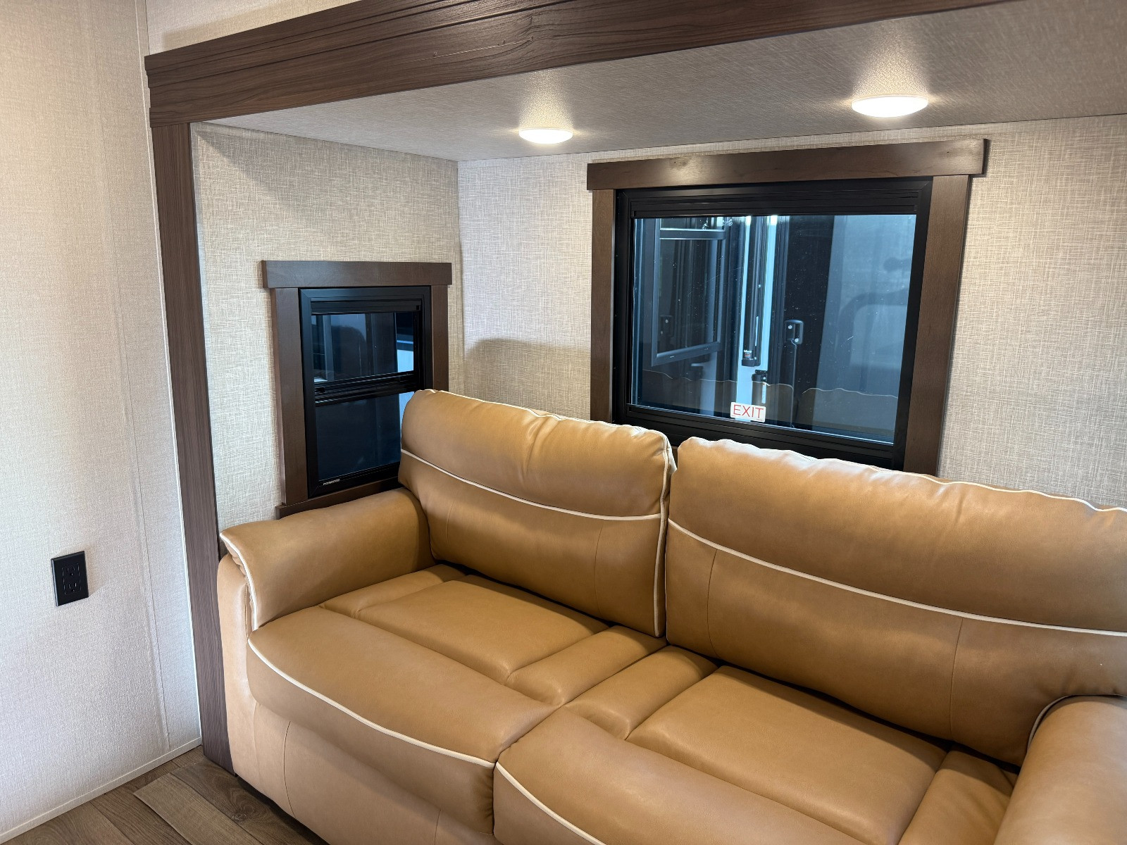 NEW 2026 CEDAR CREEK EXPERIENCE 39RKB - Overview | Berryland Campers