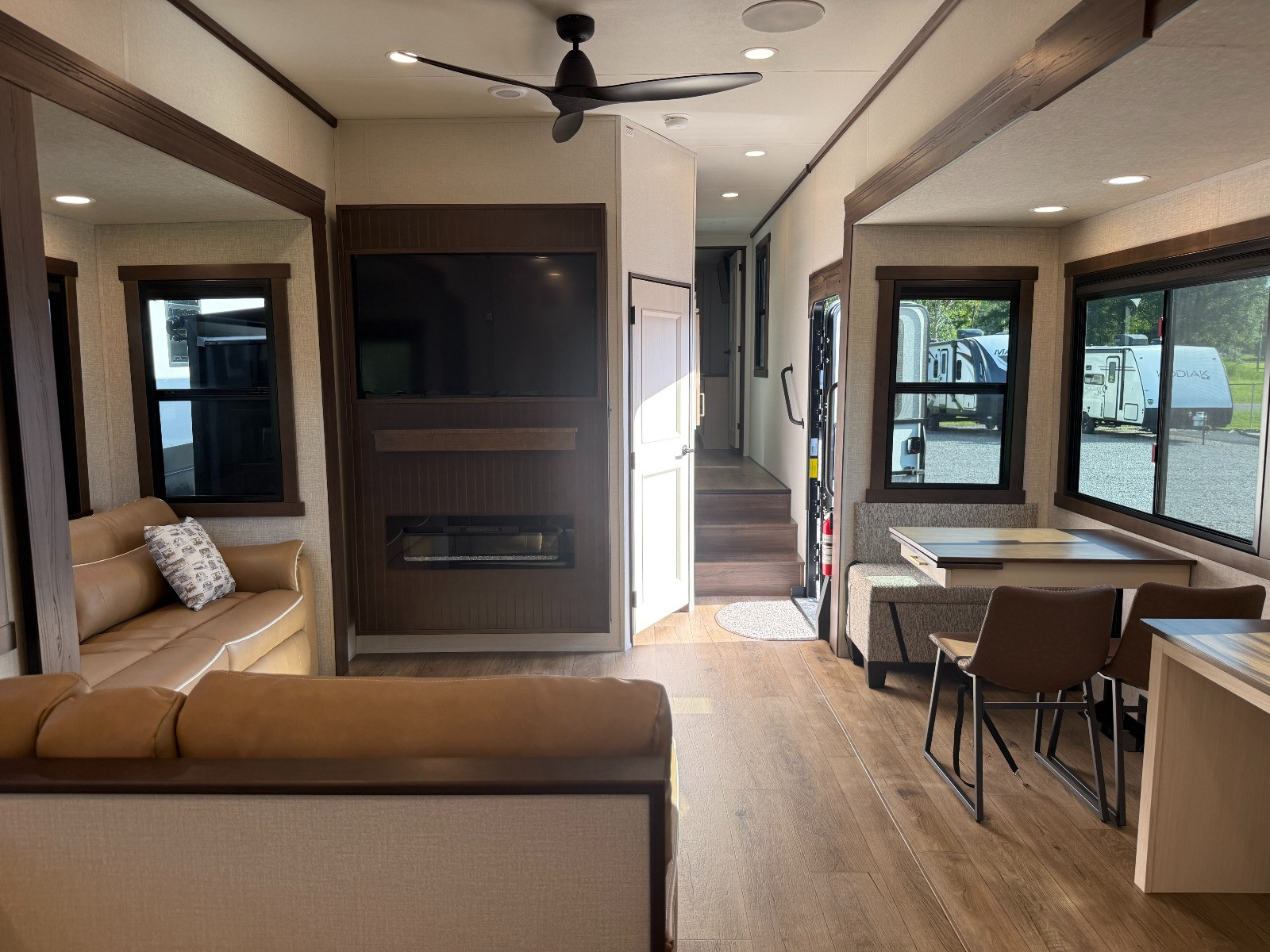 NEW 2026 CEDAR CREEK EXPERIENCE 39RKB - Overview | Berryland Campers