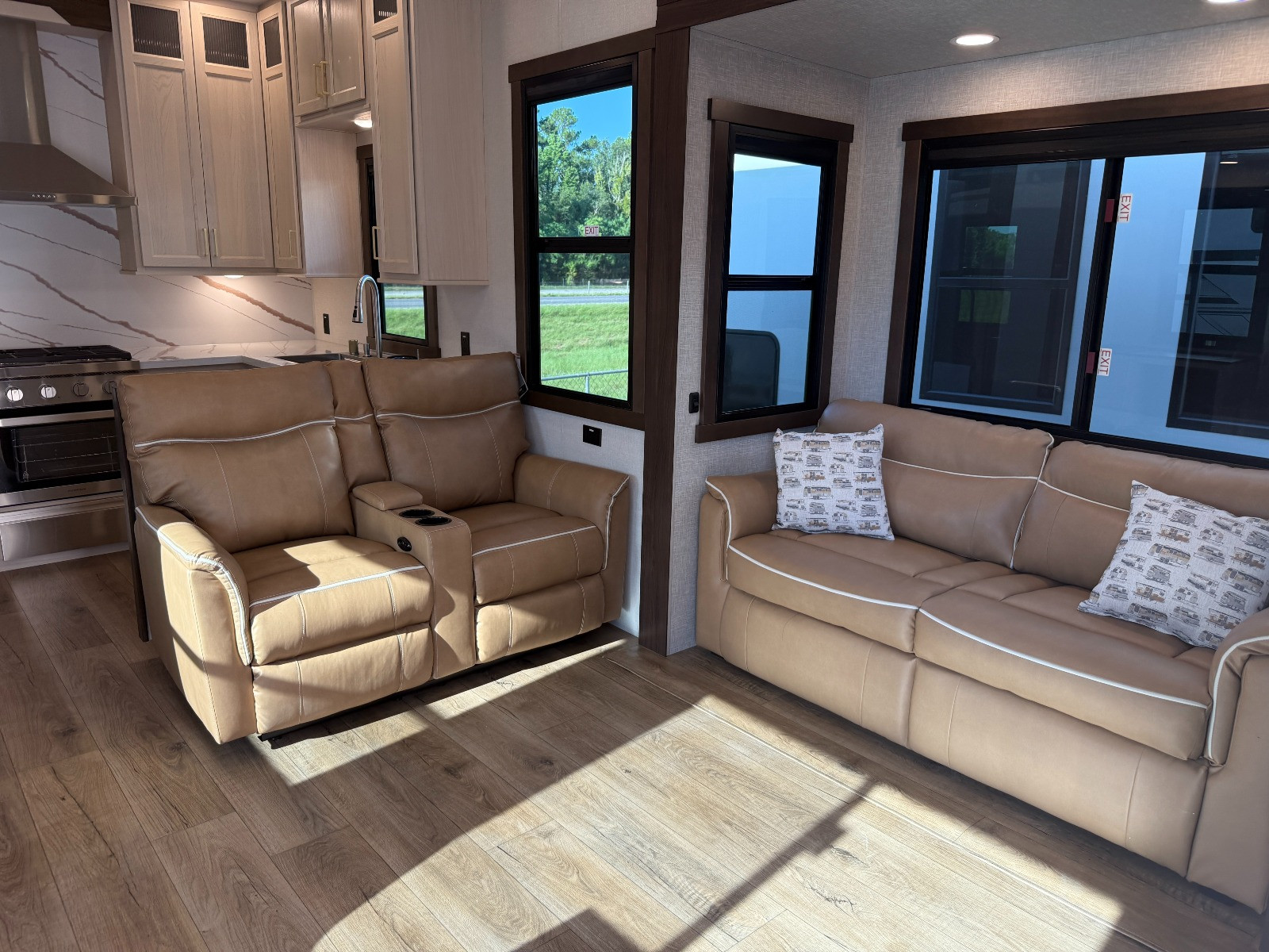 NEW 2026 CEDAR CREEK EXPERIENCE 39RKB - Overview | Berryland Campers