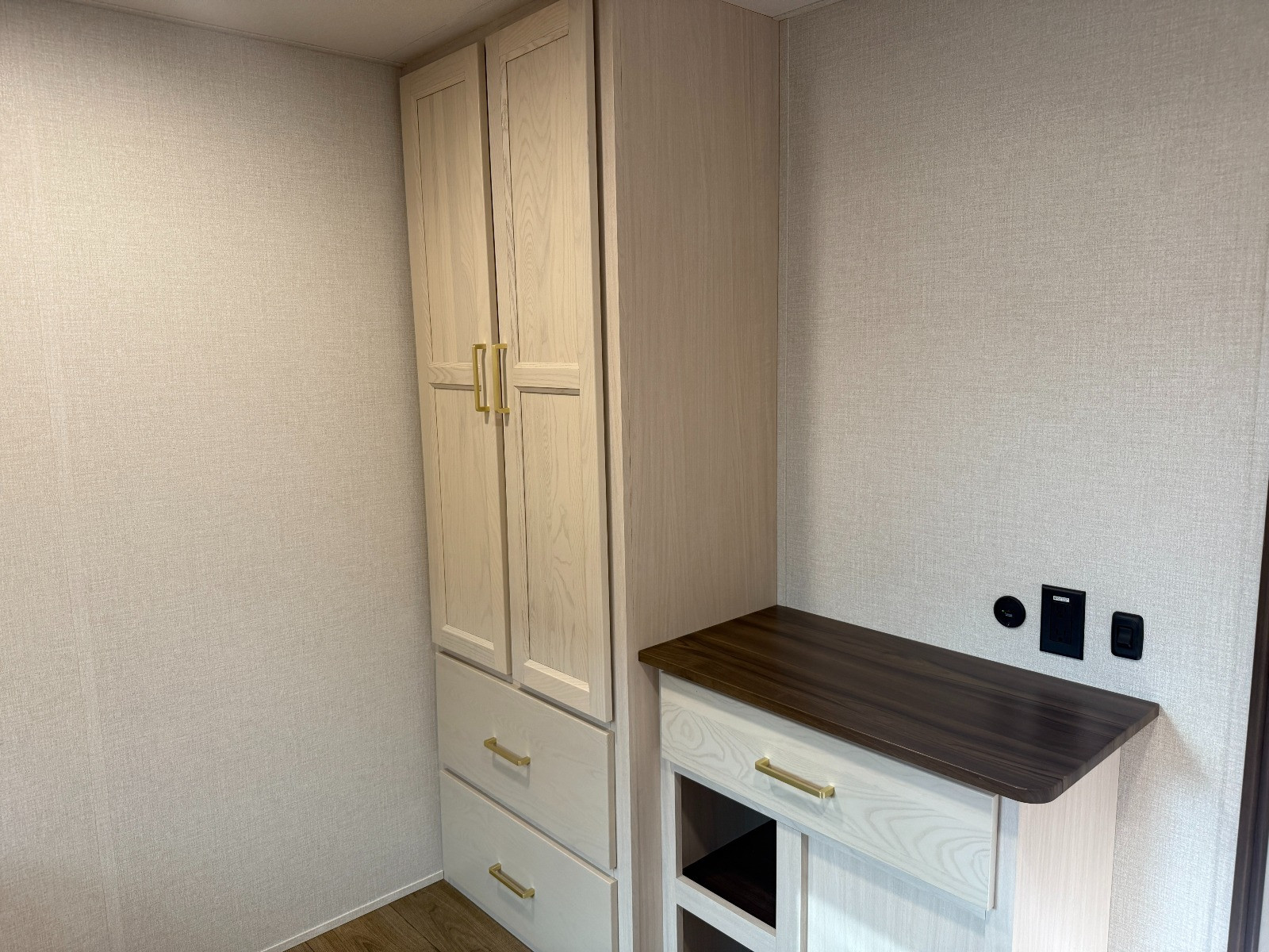 NEW 2026 CEDAR CREEK EXPERIENCE 39RKB - Overview | Berryland Campers