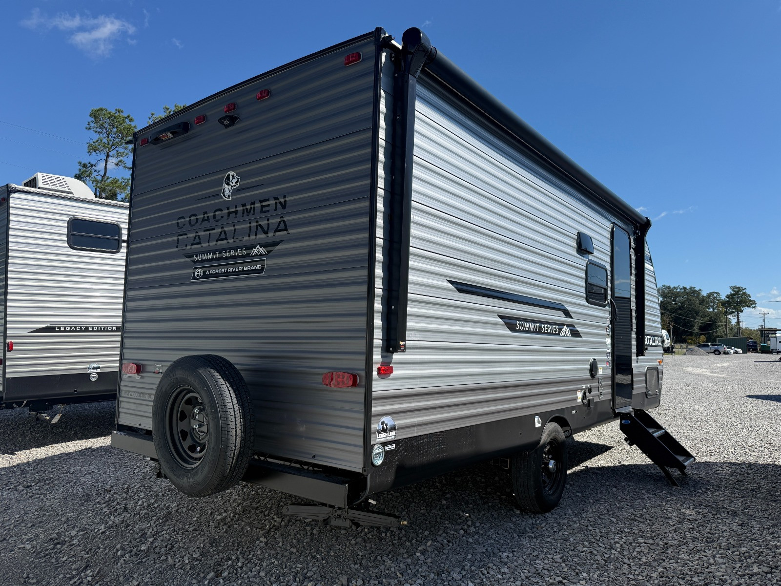 NEW 2026 CATALINA SUMMIT 184MKS - Overview | Berryland Campers