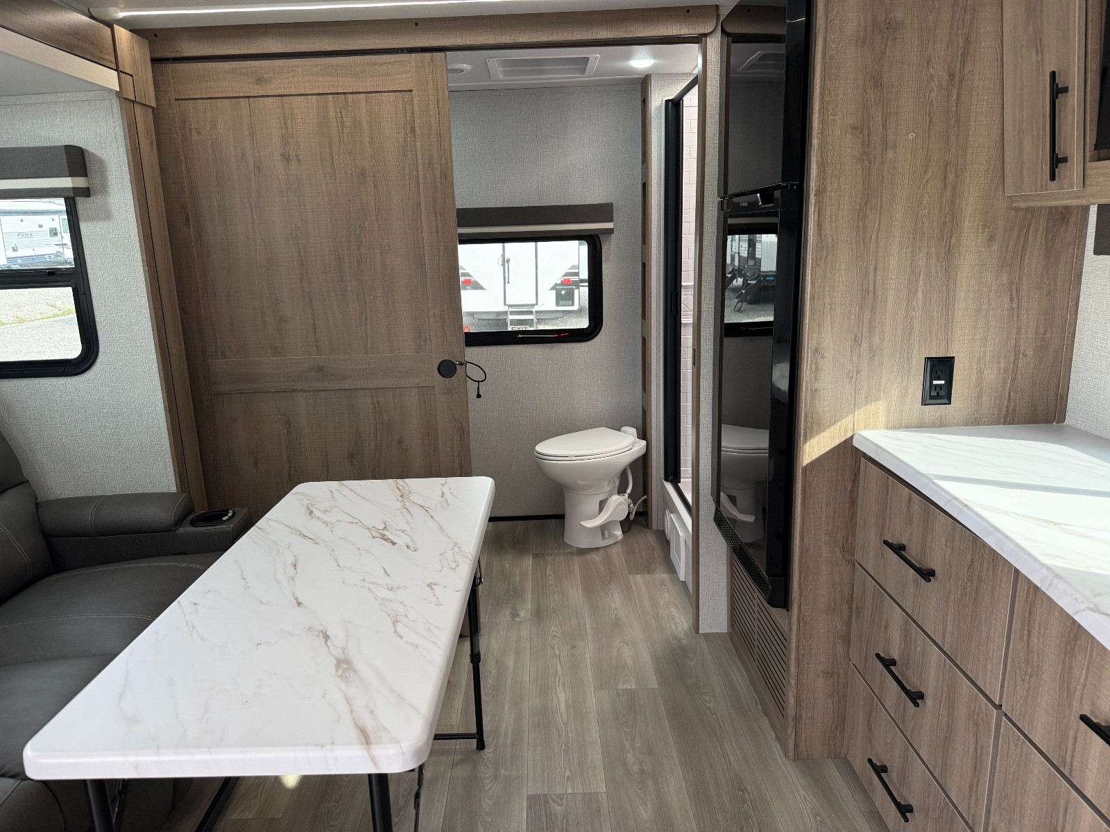 USED 2025 IMAGINE XLS 22RBE - Overview | Berryland Campers