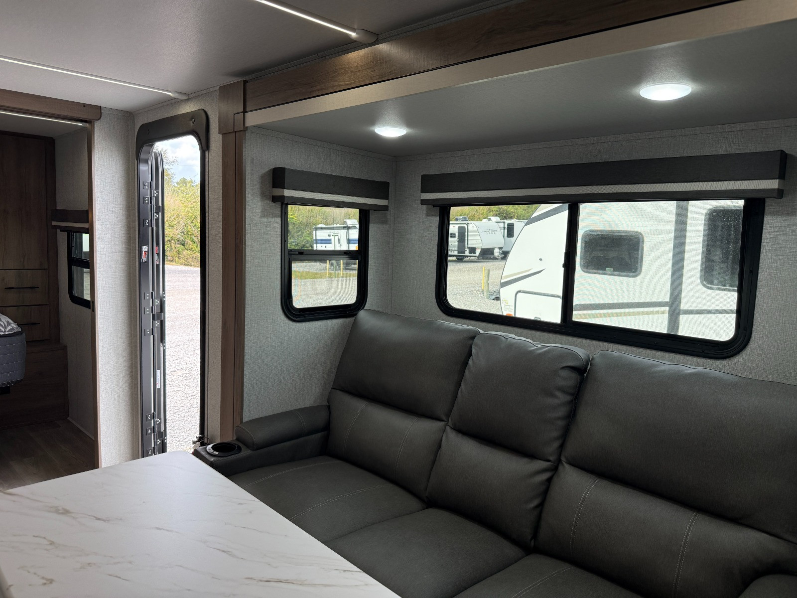 USED 2025 IMAGINE XLS 22RBE - Overview | Berryland Campers