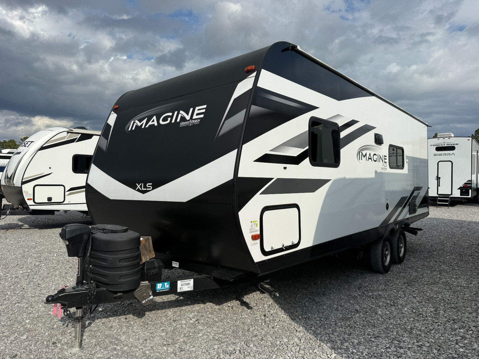 USED 2025 IMAGINE XLS 22RBE - Overview | Berryland Campers