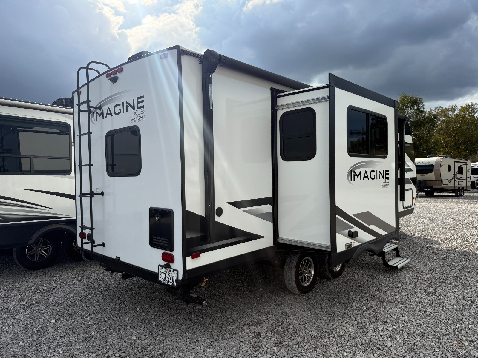 USED 2025 IMAGINE XLS 22RBE - Overview | Berryland Campers