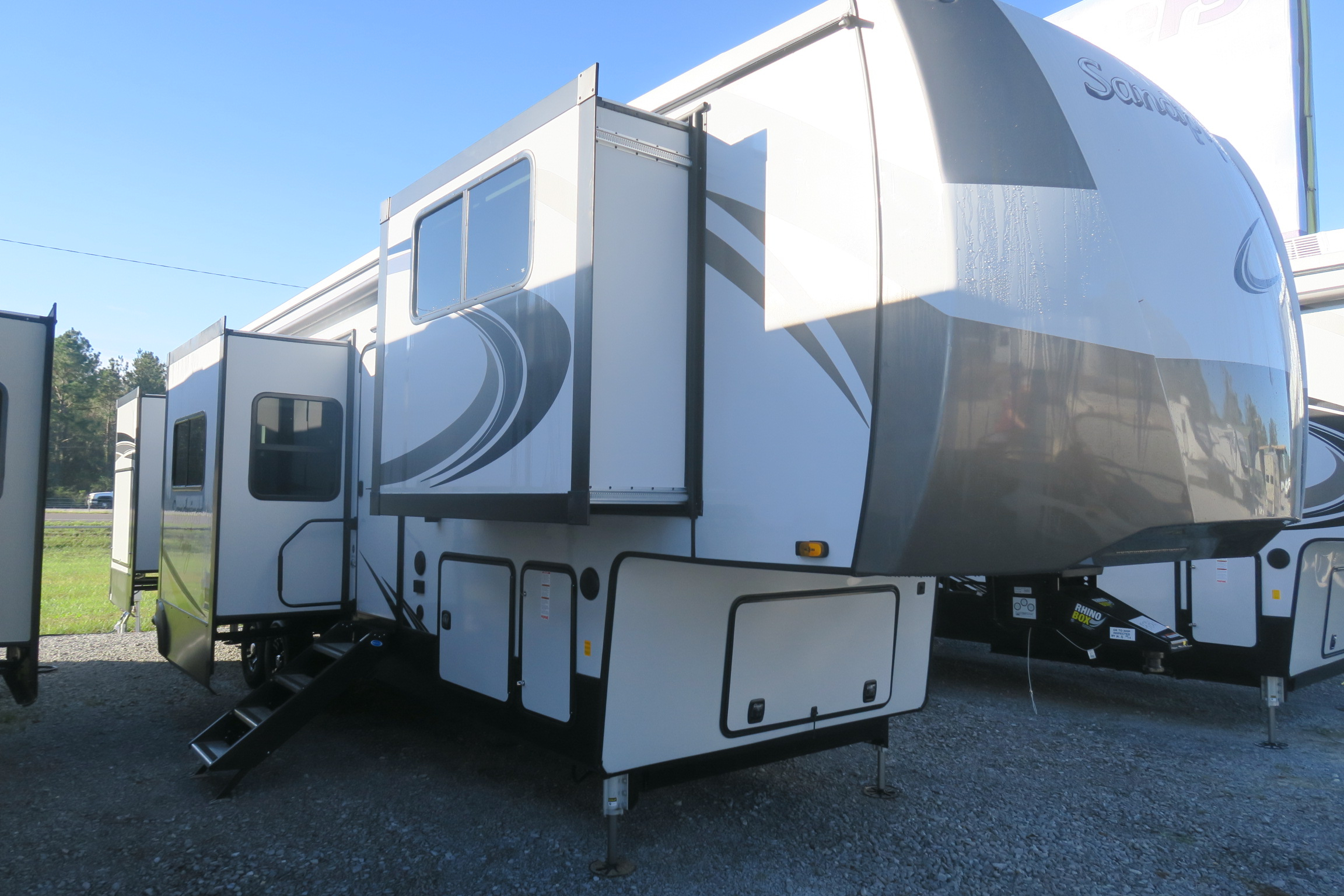 NEW 2022 SANDPIPER 38FKOK - Overview | Berryland Campers